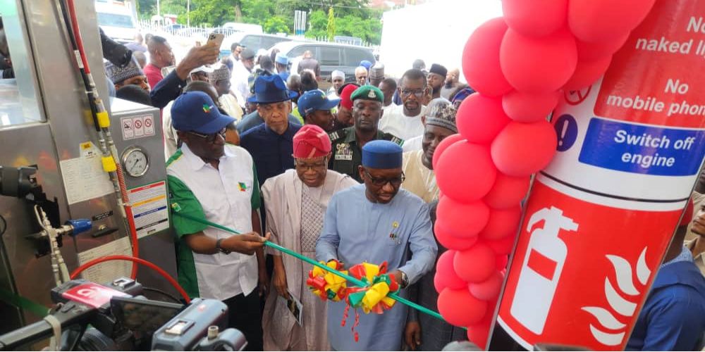 Just In: FG Commissions 12 NNPC CNG Stations in Abuja, Lagos | Per Second News